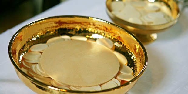 Miracle eucharistique : quand l’hostie se met à saigner durant la messe