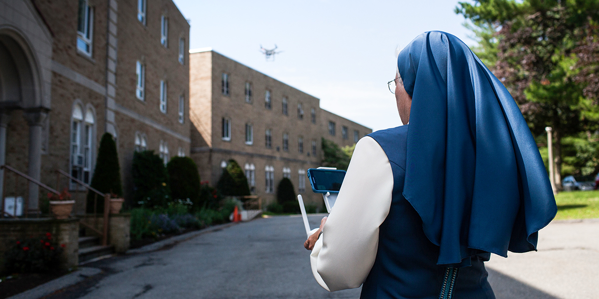 Une religieuse pilote de drones
