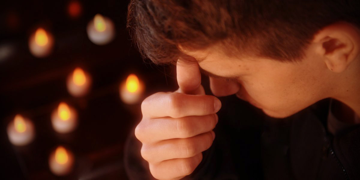 Trois manières différentes de faire le signe de croix