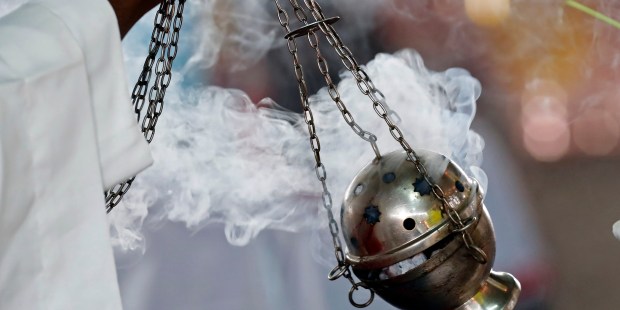 Les origines de l’encens et son usage dans la liturgie