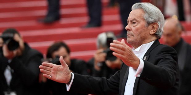 Le seul grand amour d’Alain Delon, la Vierge Marie