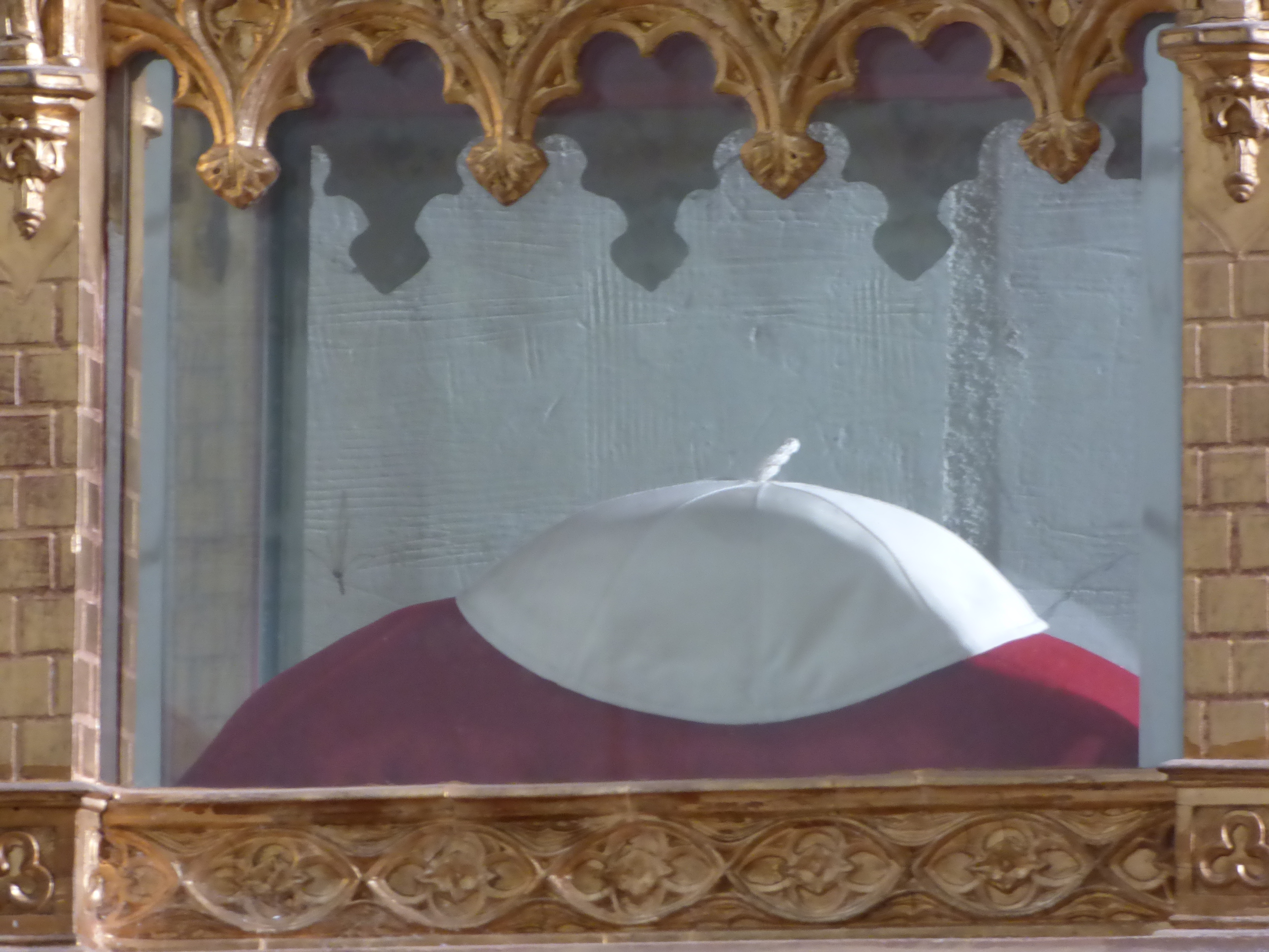 D’où vient la calotte violette que portent les évêques