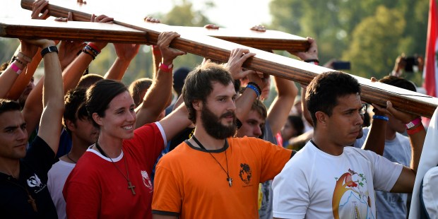 La croix des JMJ en chemin vers le Portugal