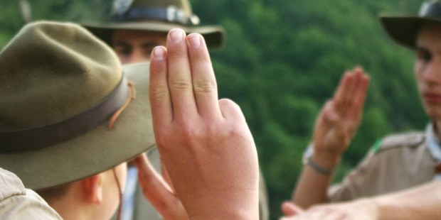 Toute cette fraternité contenue dans le salut scout