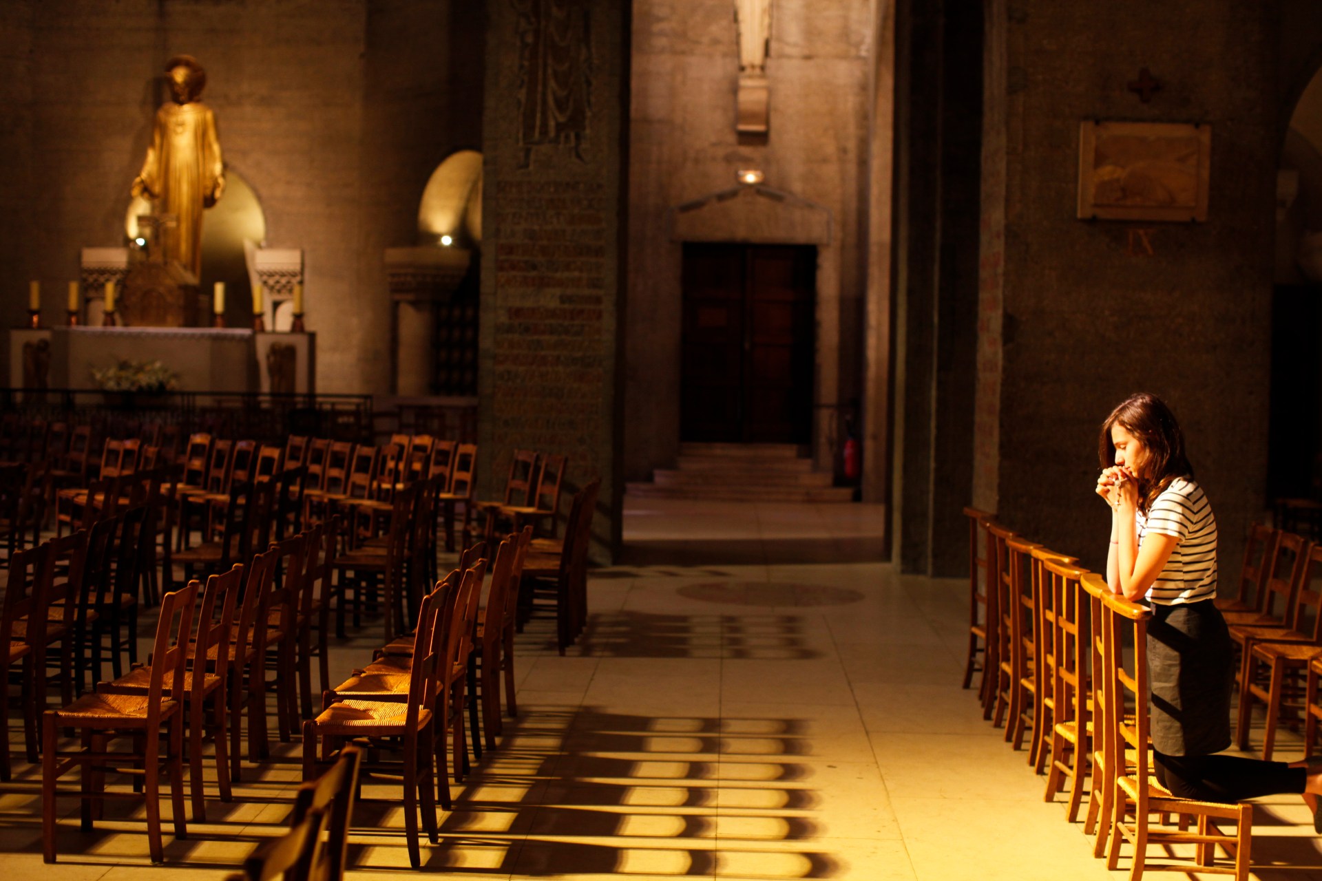 Comprendre une église : le prie-Dieu, pour s'agenouiller devant Dieu