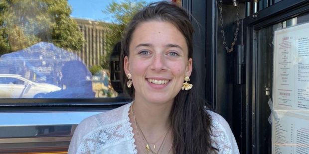 Alexandra quitte sa carrière prometteuse pour vivre dans la cité d ...