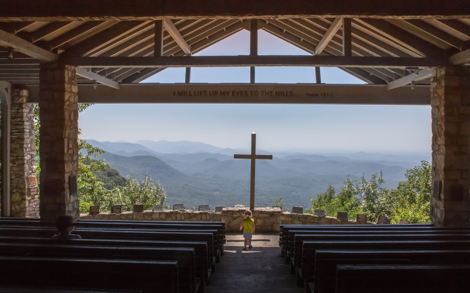 Une incroyable chapelle dans les nuages