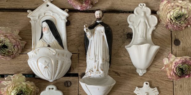 Le retour en grâce des bénitiers domestiques