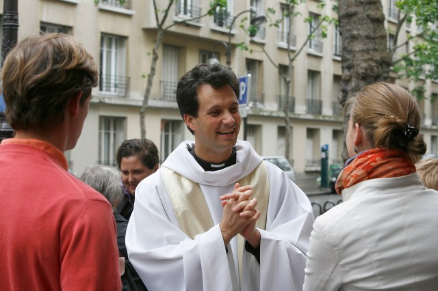 Mon Père ou Monsieur l'abbé... Comment appeler un prêtre