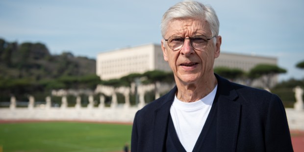 Arsène Wenger : “Le Pape est l’entraîneur de toute la chrétienté”