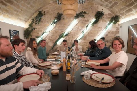 Le youtubeur Joyca découvre le “métier” insolite de sœur Albertine