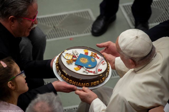 Le gâteau d’anniversaire de François, tout un symbole