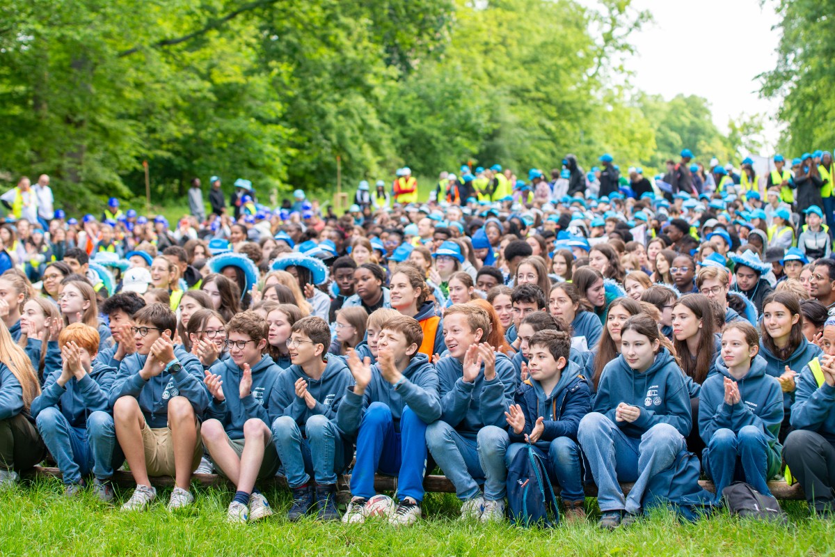 FRAT 2024 : quand 11.000 jeunes acclament les prêtres