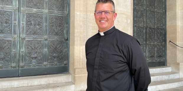 Aumônier au village olympique, le père Joe connait bien les JO, il les ...
