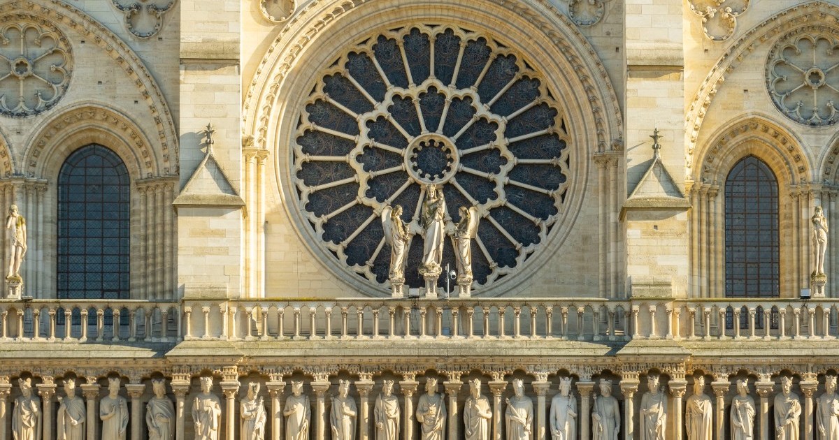 La première messe célébrée à Notre-Dame
