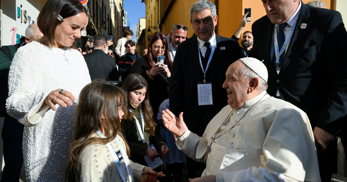 Alizée partage le tendre moment entre sa fille et le pape