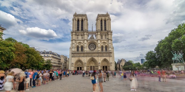 Notre-Dame de Paris, la cathédrale au centre du village mondial