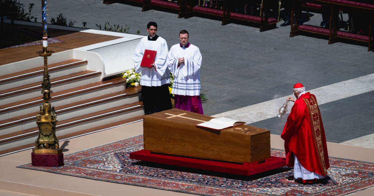 Pourquoi un livre ouvert sur le cercueil du pape François