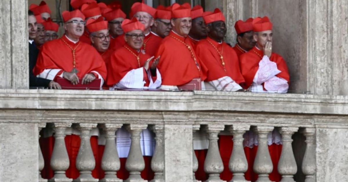 Conclave : et les cardinaux se mirent à parler juste après