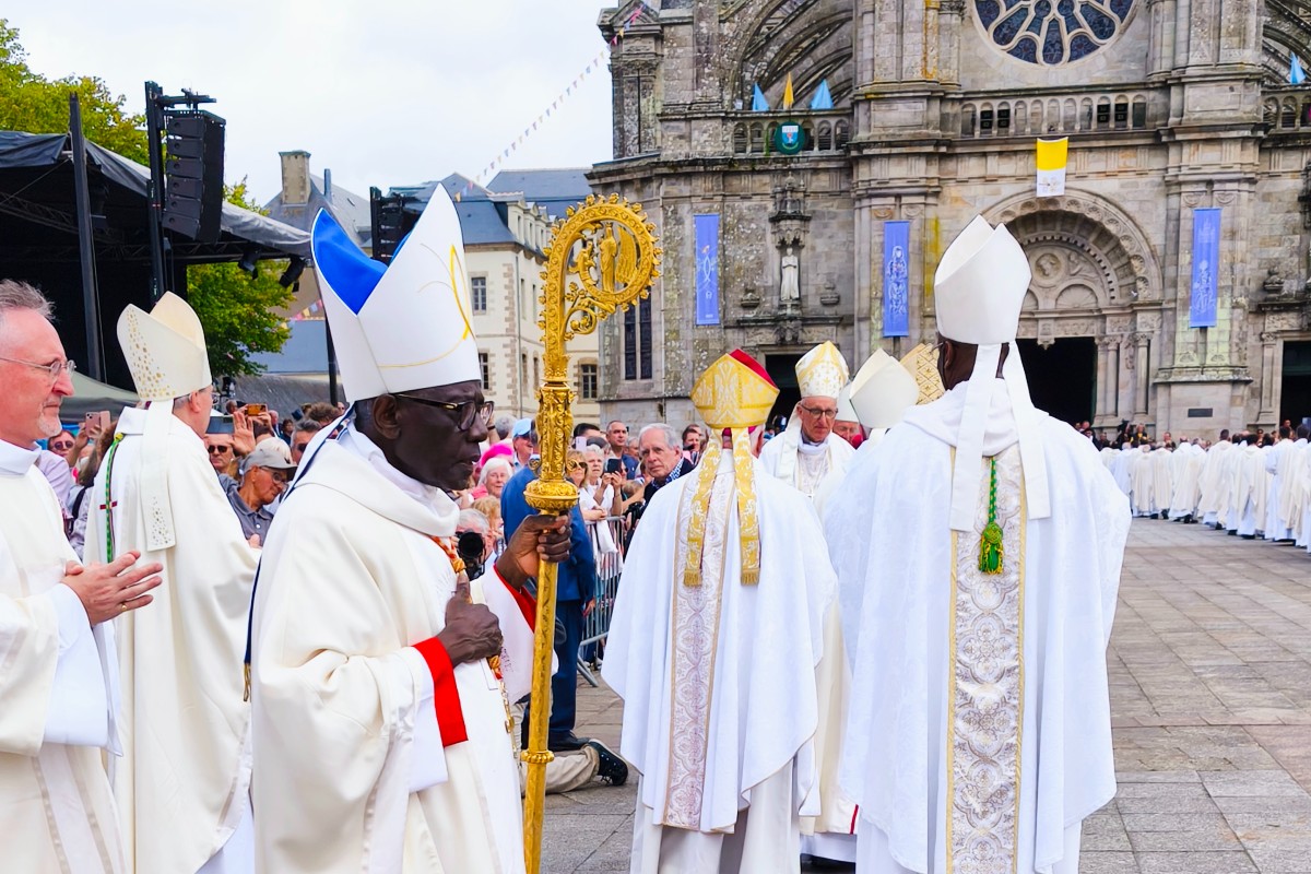 Le cardinal Sarah à Auray, bien plus que des petites phrases