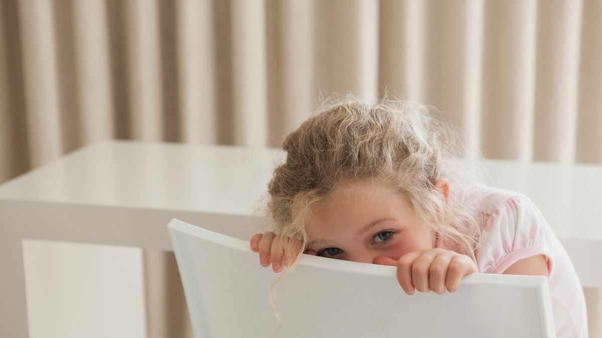 Votre enfant est-il timide, réservé ou introverti